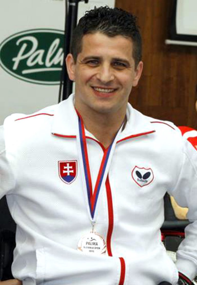 Radošovčan Peter Mihálik v čele súťaže vozíčkarov v stolnom tenise